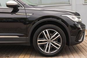 Black Volkswagen Tiguan Allspace 2023 in Ventspils, with an engine capacity of 2.00 L and mileage of 159 thousand km for 27250 €, photo 10 on AUTOMOTO.COM.LV