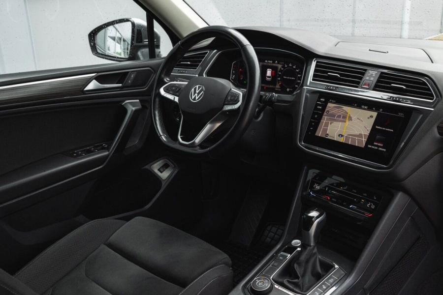 Black Volkswagen Tiguan Allspace 2023 in Ventspils, with an engine capacity of 2.00 L and mileage of 159 thousand km for 27250 €, photo 16 on AUTOMOTO.COM.LV