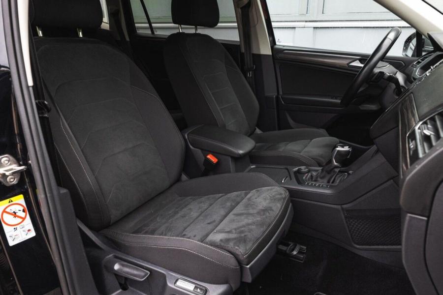 Black Volkswagen Tiguan Allspace 2023 in Ventspils, with an engine capacity of 2.00 L and mileage of 159 thousand km for 27250 €, photo 17 on AUTOMOTO.COM.LV