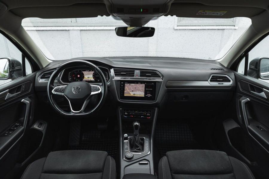 Black Volkswagen Tiguan Allspace 2023 in Ventspils, with an engine capacity of 2.00 L and mileage of 159 thousand km for 27250 €, photo 18 on AUTOMOTO.COM.LV