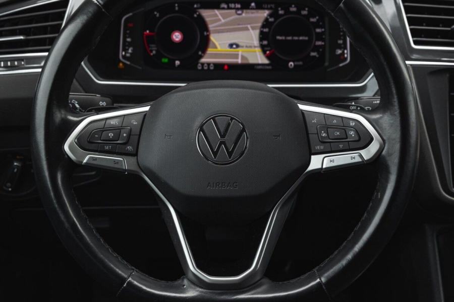 Black Volkswagen Tiguan Allspace 2023 in Ventspils, with an engine capacity of 2.00 L and mileage of 159 thousand km for 27250 €, photo 19 on AUTOMOTO.COM.LV