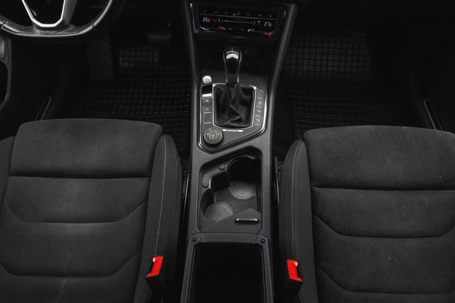 Black Volkswagen Tiguan Allspace 2023 in Ventspils, with an engine capacity of 2.00 L and mileage of 159 thousand km for 27250 €, photo 24 on AUTOMOTO.COM.LV