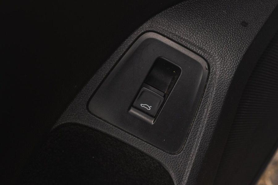 Black Volkswagen Tiguan Allspace 2023 in Ventspils, with an engine capacity of 2.00 L and mileage of 159 thousand km for 27250 €, photo 30 on AUTOMOTO.COM.LV