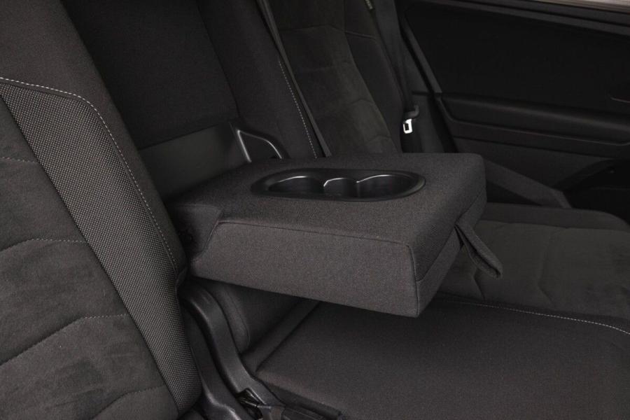 Black Volkswagen Tiguan Allspace 2023 in Ventspils, with an engine capacity of 2.00 L and mileage of 159 thousand km for 27250 €, photo 33 on AUTOMOTO.COM.LV