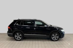 Melns Volkswagen Tiguan Allspace 2023 Kauņa, ar dzinēja tilpumu 1.97 L un nobraukumu 157 tūkst. km par 26500 €, foto 4 vietnē AUTOMOTO.COM.LV