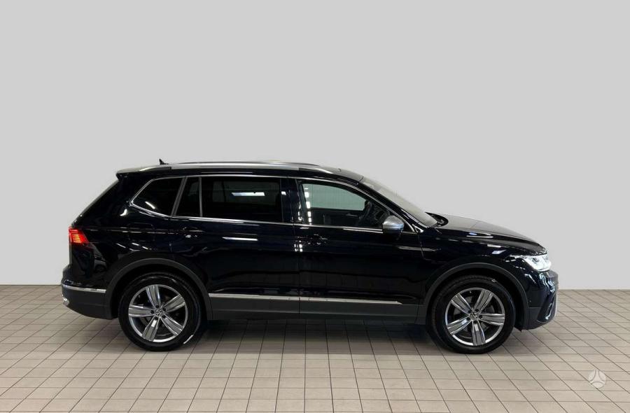 Melns Volkswagen Tiguan Allspace 2023 Kauņa, ar dzinēja tilpumu 1.97 L un nobraukumu 157 tūkst. km par 26500 €, foto 4 vietnē AUTOMOTO.COM.LV