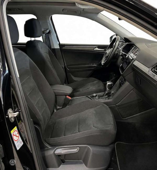 Black Volkswagen Tiguan Allspace 2023 in Kaunas, with an engine capacity of 1.97 L and mileage of 157 thousand km for 26500 €, photo 6 on AUTOMOTO.COM.LV