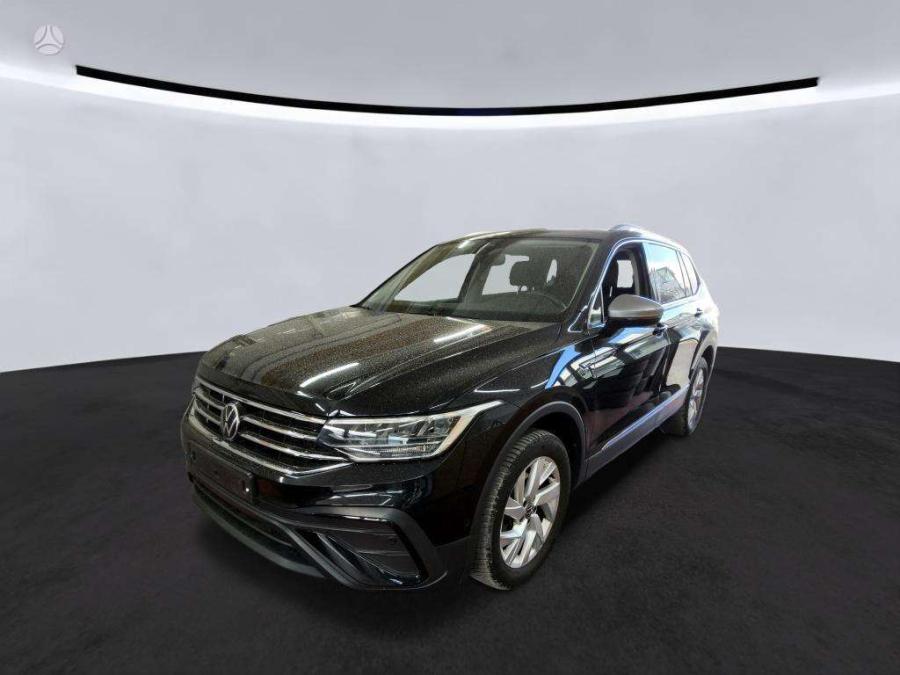 Black Volkswagen Tiguan Allspace 2023 in Vilnius, with an engine capacity of 1.50 L and mileage of 42 thousand km for 28435 €, photo 1 on AUTOMOTO.COM.LV