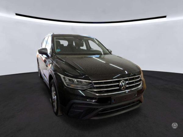 Black Volkswagen Tiguan Allspace 2023 in Vilnius, with an engine capacity of 1.50 L and mileage of 42 thousand km for 28435 €, photo 3 on AUTOMOTO.COM.LV