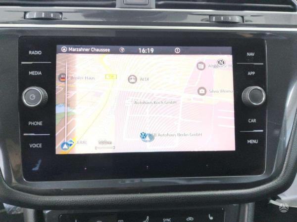 Black Volkswagen Tiguan Allspace 2023 in Vilnius, with an engine capacity of 1.50 L and mileage of 42 thousand km for 28435 €, photo 8 on AUTOMOTO.COM.LV