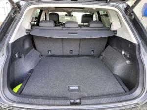 Black Volkswagen Tiguan Allspace 2023 in Vilnius, with an engine capacity of 1.50 L and mileage of 42 thousand km for 28435 €, photo 12 on AUTOMOTO.COM.LV