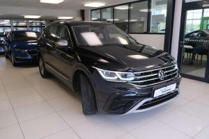 Black Volkswagen Tiguan Allspace 2023 in Vilnius, with an engine capacity of 1.97 L and mileage of 106 thousand km for 28400 €, photo 4 on AUTOMOTO.COM.LV