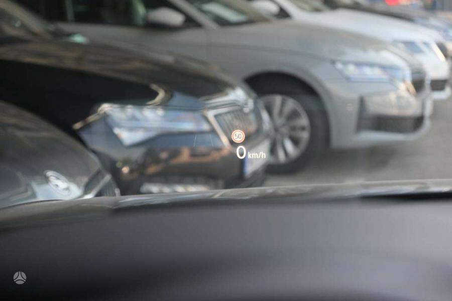 Black Volkswagen Tiguan Allspace 2023 in Vilnius, with an engine capacity of 1.97 L and mileage of 106 thousand km for 28400 €, photo 6 on AUTOMOTO.COM.LV