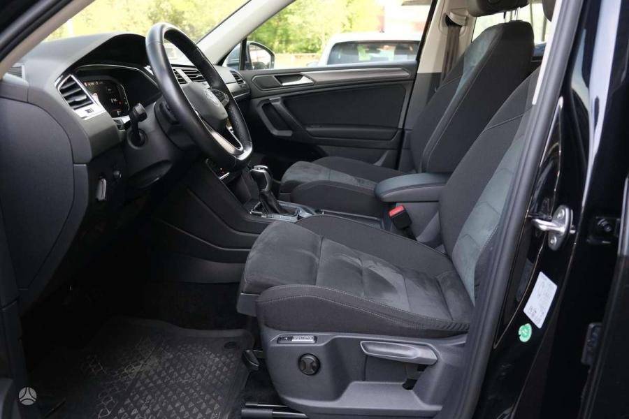 Black Volkswagen Tiguan Allspace 2023 in Vilnius, with an engine capacity of 1.97 L and mileage of 106 thousand km for 28400 €, photo 9 on AUTOMOTO.COM.LV