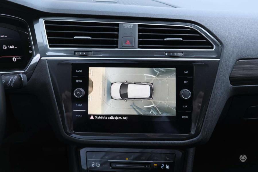 Black Volkswagen Tiguan Allspace 2023 in Vilnius, with an engine capacity of 1.97 L and mileage of 106 thousand km for 28400 €, photo 14 on AUTOMOTO.COM.LV