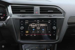 Black Volkswagen Tiguan Allspace 2023 in Vilnius, with an engine capacity of 1.97 L and mileage of 106 thousand km for 28400 €, photo 19 on AUTOMOTO.COM.LV