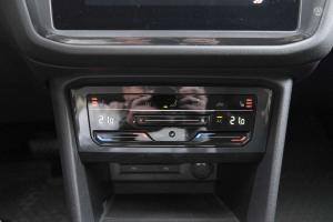 Black Volkswagen Tiguan Allspace 2023 in Vilnius, with an engine capacity of 1.97 L and mileage of 106 thousand km for 28400 €, photo 20 on AUTOMOTO.COM.LV