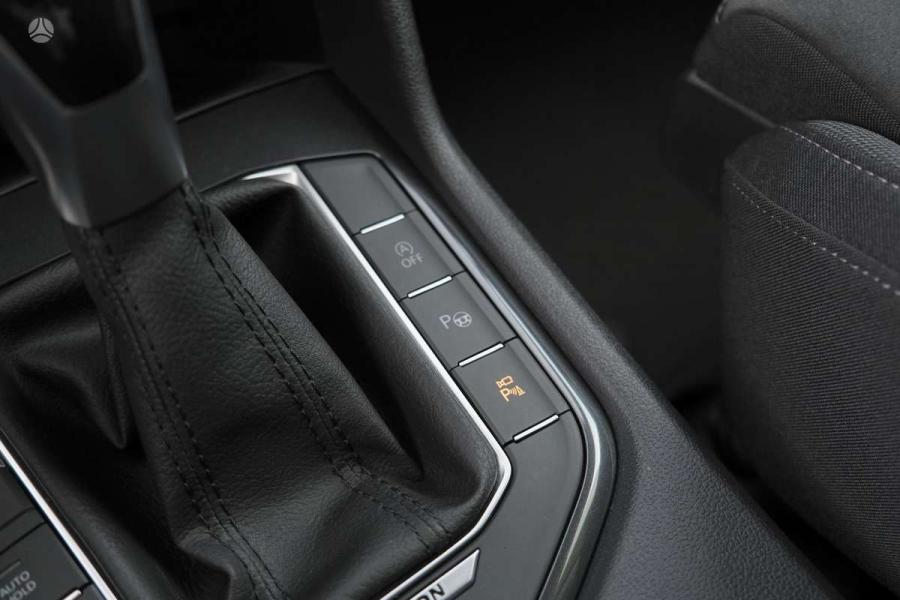 Black Volkswagen Tiguan Allspace 2023 in Vilnius, with an engine capacity of 1.97 L and mileage of 106 thousand km for 28400 €, photo 23 on AUTOMOTO.COM.LV