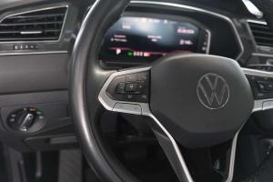 Black Volkswagen Tiguan Allspace 2023 in Vilnius, with an engine capacity of 1.97 L and mileage of 106 thousand km for 28400 €, photo 24 on AUTOMOTO.COM.LV