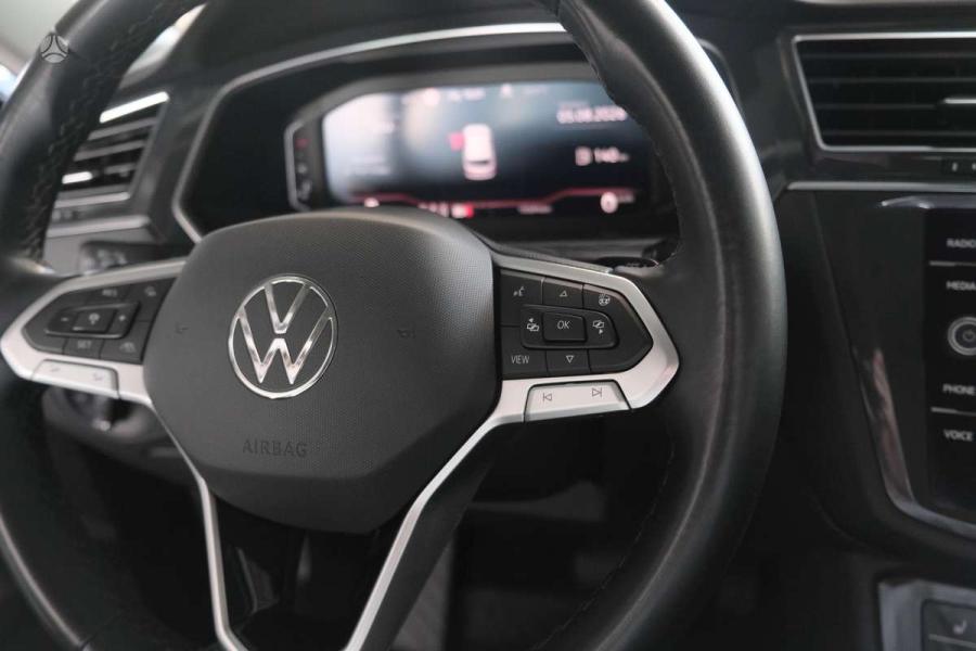Black Volkswagen Tiguan Allspace 2023 in Vilnius, with an engine capacity of 1.97 L and mileage of 106 thousand km for 28400 €, photo 25 on AUTOMOTO.COM.LV