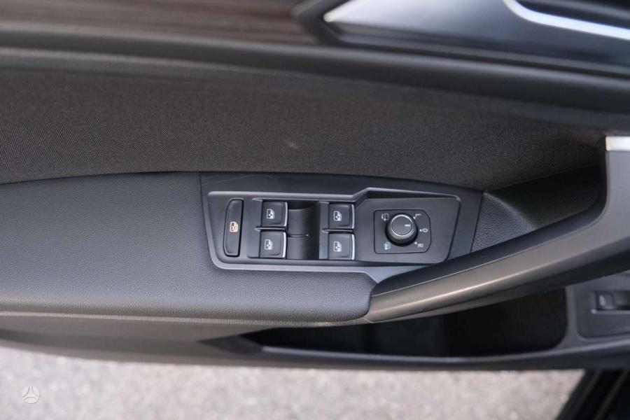 Black Volkswagen Tiguan Allspace 2023 in Vilnius, with an engine capacity of 1.97 L and mileage of 106 thousand km for 28400 €, photo 29 on AUTOMOTO.COM.LV