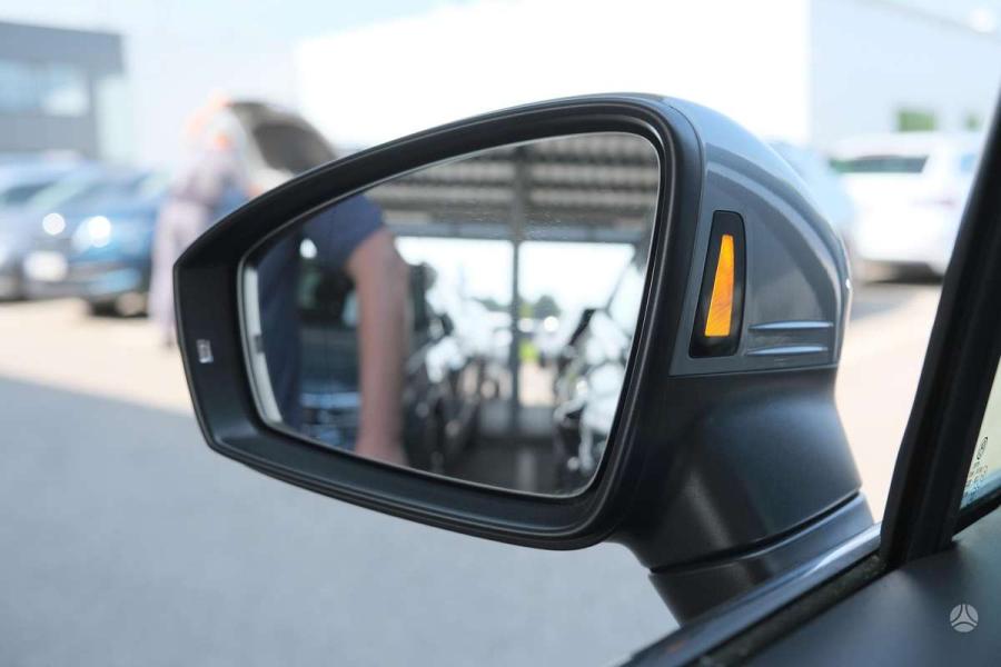 Black Volkswagen Tiguan Allspace 2023 in Vilnius, with an engine capacity of 1.97 L and mileage of 106 thousand km for 28400 €, photo 30 on AUTOMOTO.COM.LV