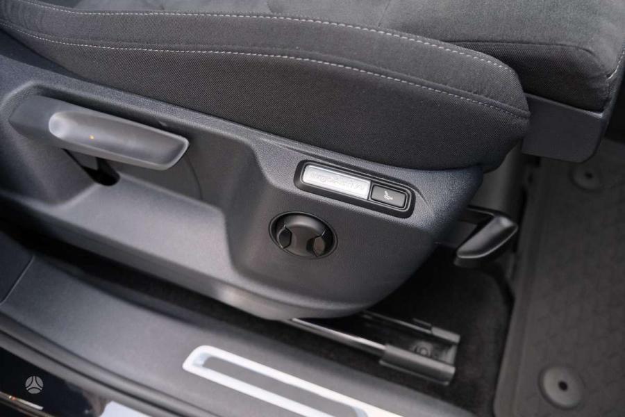 Black Volkswagen Tiguan Allspace 2023 in Vilnius, with an engine capacity of 1.97 L and mileage of 106 thousand km for 28400 €, photo 32 on AUTOMOTO.COM.LV