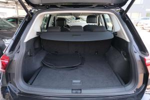 Black Volkswagen Tiguan Allspace 2023 in Vilnius, with an engine capacity of 1.97 L and mileage of 106 thousand km for 28400 €, photo 33 on AUTOMOTO.COM.LV