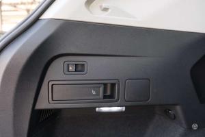 Black Volkswagen Tiguan Allspace 2023 in Vilnius, with an engine capacity of 1.97 L and mileage of 106 thousand km for 28400 €, photo 34 on AUTOMOTO.COM.LV