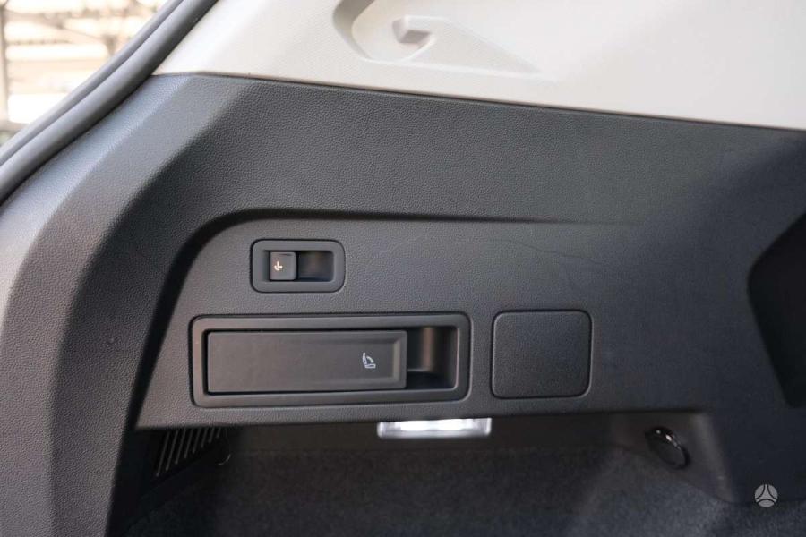 Black Volkswagen Tiguan Allspace 2023 in Vilnius, with an engine capacity of 1.97 L and mileage of 106 thousand km for 28400 €, photo 34 on AUTOMOTO.COM.LV