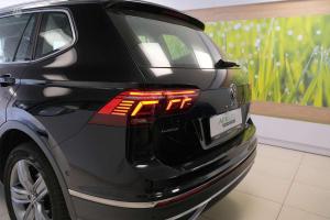 Black Volkswagen Tiguan Allspace 2023 in Vilnius, with an engine capacity of 1.97 L and mileage of 106 thousand km for 28400 €, photo 37 on AUTOMOTO.COM.LV