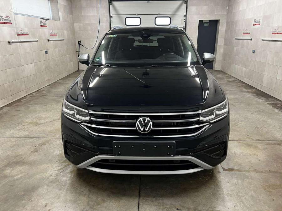 Черный Фольксваген Tiguan Allspace 2023 в Мариямполе, объемом двигателя 2.00 л и пробегом 33 тыс. км за 31932 €, фото 3 на AUTOMOTO.COM.LV