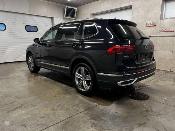 Фольксваген Tiguan Allspace 2023 в Мариямполе на AUTOMOTO.COM.LV Черный Фольксваген Tiguan Allspace 2023 в Мариямполе, объемом двигателя 2.00 л и пробегом 33 тыс. км за 31932 €, фото 7 на AUTOMOTO.COM.LV