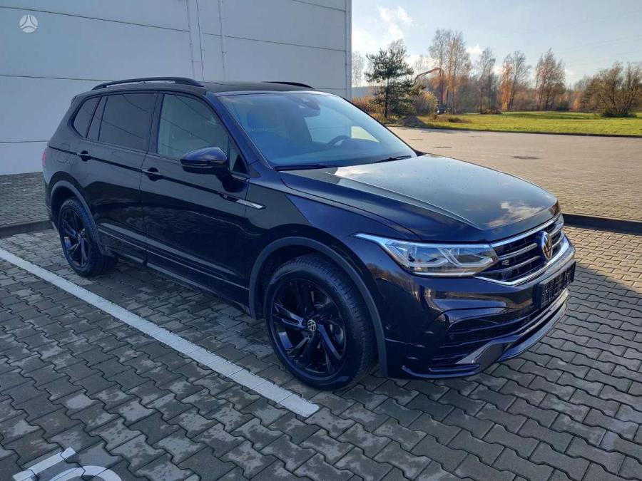 Black Volkswagen Tiguan Allspace 2024 in Kaunas, with an engine capacity of 2.00 L and mileage of 22 thousand km for 39999 €, photo 3 on AUTOMOTO.COM.LV