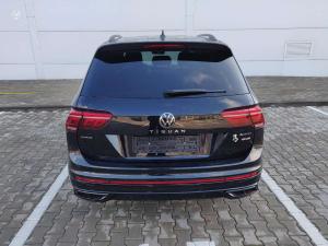 Black Volkswagen Tiguan Allspace 2024 in Kaunas, with an engine capacity of 2.00 L and mileage of 22 thousand km for 39999 €, photo 5 on AUTOMOTO.COM.LV