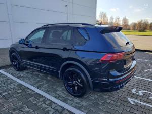 Black Volkswagen Tiguan Allspace 2024 in Kaunas, with an engine capacity of 2.00 L and mileage of 22 thousand km for 39999 €, photo 6 on AUTOMOTO.COM.LV
