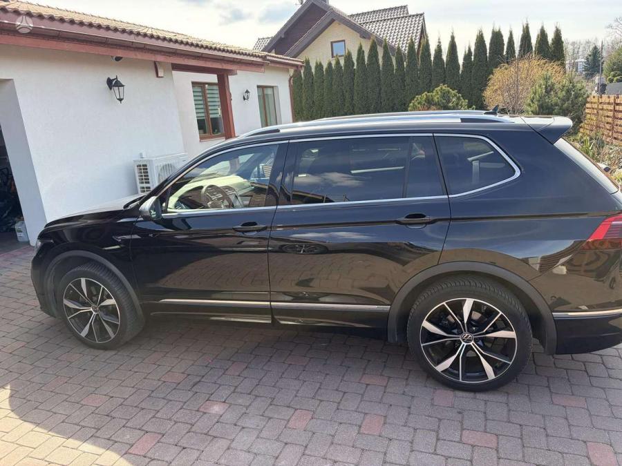 Черный Фольксваген Tiguan Allspace 2024 в Клайпеда, объемом двигателя 2.00 л и пробегом 43 тыс. км за 38000 €, фото 3 на AUTOMOTO.COM.LV