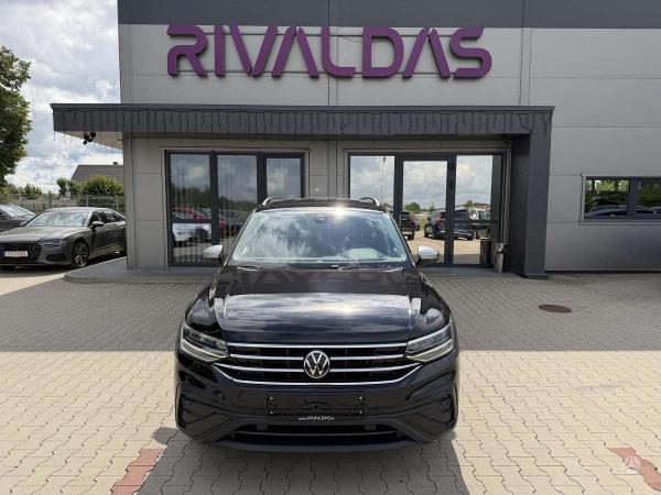 Melns Volkswagen Tiguan Allspace 2024 Šauļi, ar dzinēja tilpumu 1.97 L un nobraukumu 175 tūkst. km par 27990 €, foto 1 vietnē AUTOMOTO.COM.LV