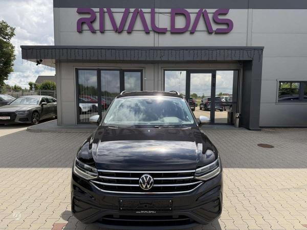 Melns Volkswagen Tiguan Allspace 2024 Šauļi, ar dzinēja tilpumu 1.97 L un nobraukumu 175 tūkst. km par 27990 €, foto 2 vietnē AUTOMOTO.COM.LV