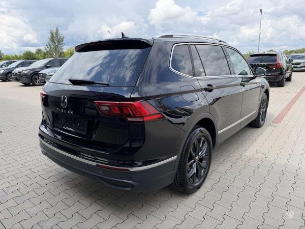 Melns Volkswagen Tiguan Allspace 2024 Šauļi, ar dzinēja tilpumu 1.97 L un nobraukumu 175 tūkst. km par 27990 €, foto 8 vietnē AUTOMOTO.COM.LV