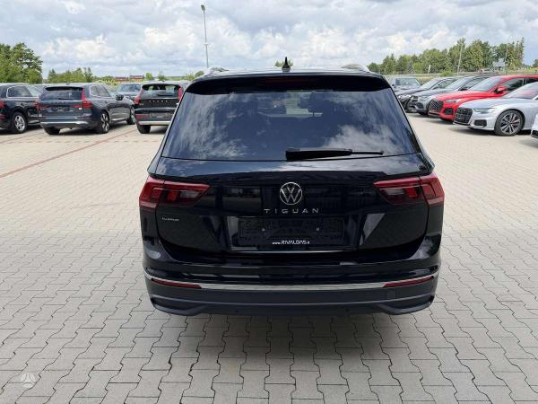 Melns Volkswagen Tiguan Allspace 2024 Šauļi, ar dzinēja tilpumu 1.97 L un nobraukumu 175 tūkst. km par 27990 €, foto 9 vietnē AUTOMOTO.COM.LV