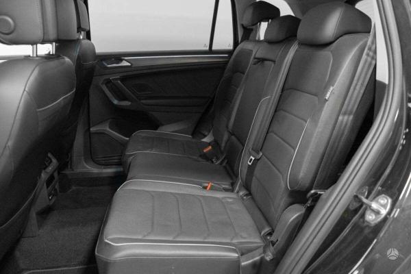 Black Volkswagen Tiguan Allspace 2024 in Vilnius, with an engine capacity of 2.00 L and mileage of 25 thousand km for 30950 €, photo 7 on AUTOMOTO.COM.LV