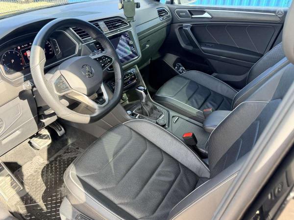 Black Volkswagen Tiguan Allspace 2024 in Kaunas, with an engine capacity of 1.98 L and mileage of 107 thousand km for 36500 €, photo 11 on AUTOMOTO.COM.LV