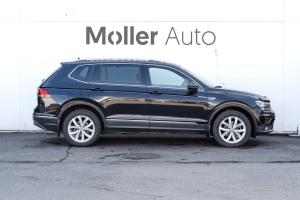 Melns Volkswagen Tiguan Allspace 2018 Rīga, ar dzinēja tilpumu 2.00 L un nobraukumu 163 tūkst. km par 16900 €, foto 6 vietnē AUTOMOTO.COM.LV