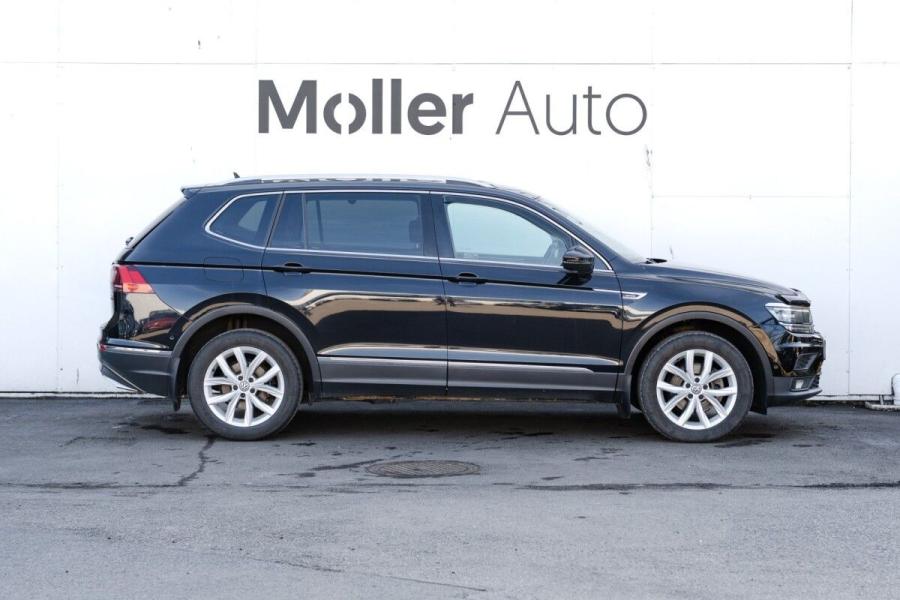 Melns Volkswagen Tiguan Allspace 2018 Rīga, ar dzinēja tilpumu 2.00 L un nobraukumu 163 tūkst. km par 16900 €, foto 6 vietnē AUTOMOTO.COM.LV