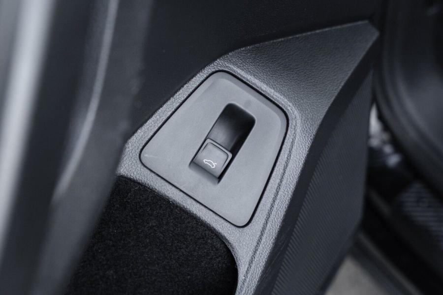 Melns Volkswagen Tiguan Allspace 2018 Rīga, ar dzinēja tilpumu 2.00 L un nobraukumu 163 tūkst. km par 16900 €, foto 23 vietnē AUTOMOTO.COM.LV