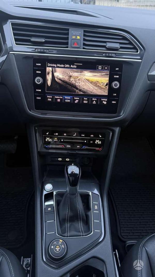Black Volkswagen Tiguan Allspace 2024 in Kaunas, with an engine capacity of 1.98 L and mileage of 38 thousand km for 31500 €, photo 11 on AUTOMOTO.COM.LV