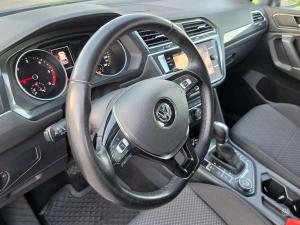 Zils Volkswagen Tiguan Allspace 2018 Jonava, ar dzinēja tilpumu 2.00 L un nobraukumu 253 tūkst. km par 18000 €, foto 22 vietnē AUTOMOTO.COM.LV