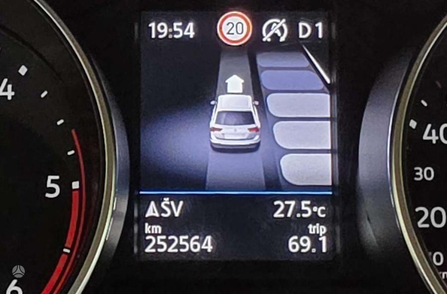 Zils Volkswagen Tiguan Allspace 2018 Jonava, ar dzinēja tilpumu 2.00 L un nobraukumu 253 tūkst. km par 16500 €, foto 24 vietnē AUTOMOTO.COM.LV