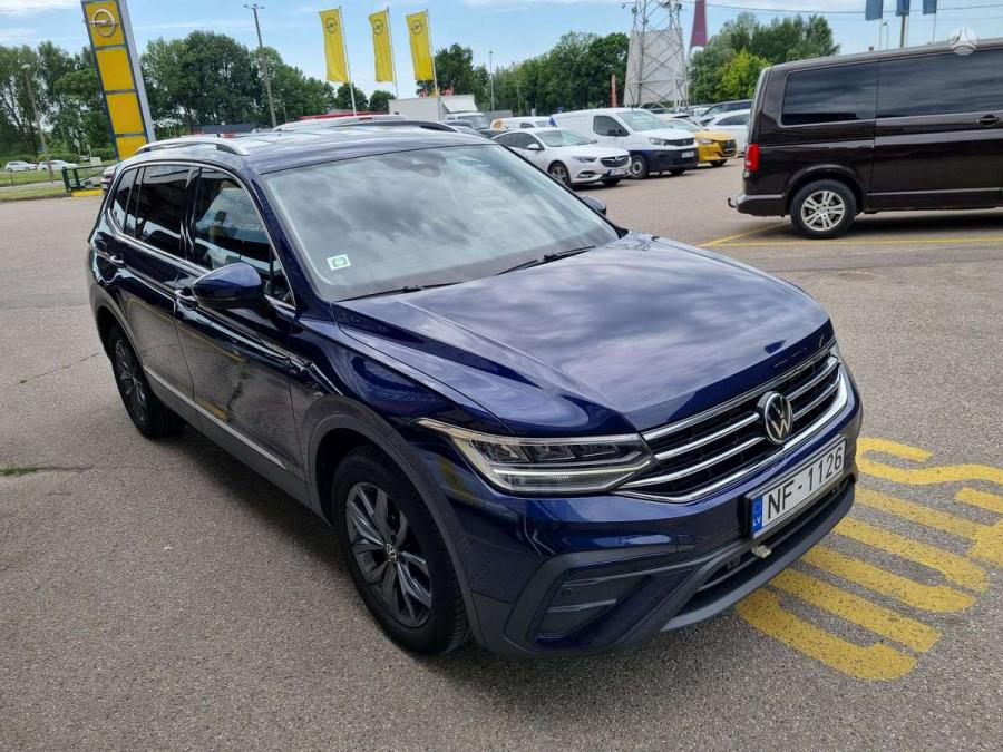 Zils Volkswagen Tiguan Allspace 2022 Rīga, ar dzinēja tilpumu 1.50 L un nobraukumu 91 tūkst. km par 20700 €, foto 4 vietnē AUTOMOTO.COM.LV